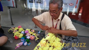'Soft Toy Uncle' in Damansara Uptown Goes Viral, Overwhelmed by People ...