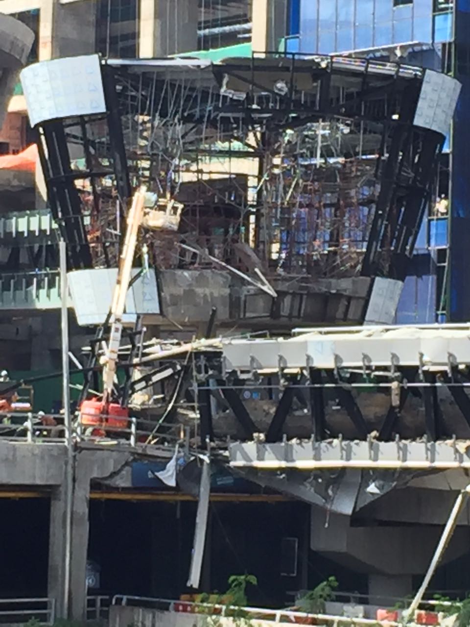 Bridge Near Mid Valley Megamall Collapsed, Several People Injured ...