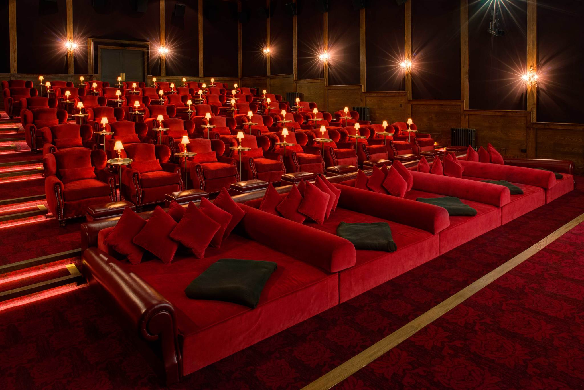 7 Most Comfortable Cinemas in the World That You Won't Believe Exist ...