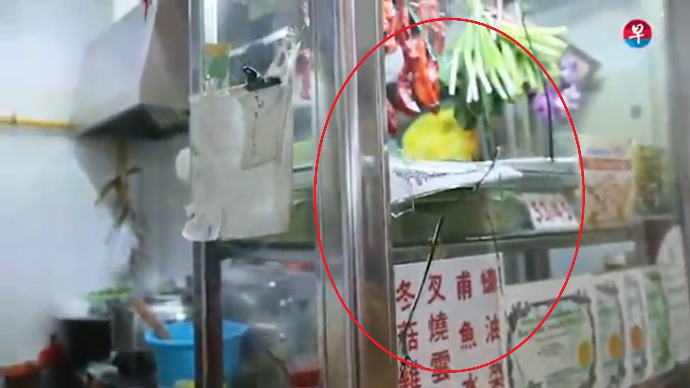 S'porean Destroys Stall And Punches Taufoofa Lady After Wan Tan Mee ...