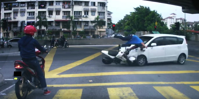 Video Of Perodua Alza Hitting Motorcyclist Which Left Him Flying Blows ...
