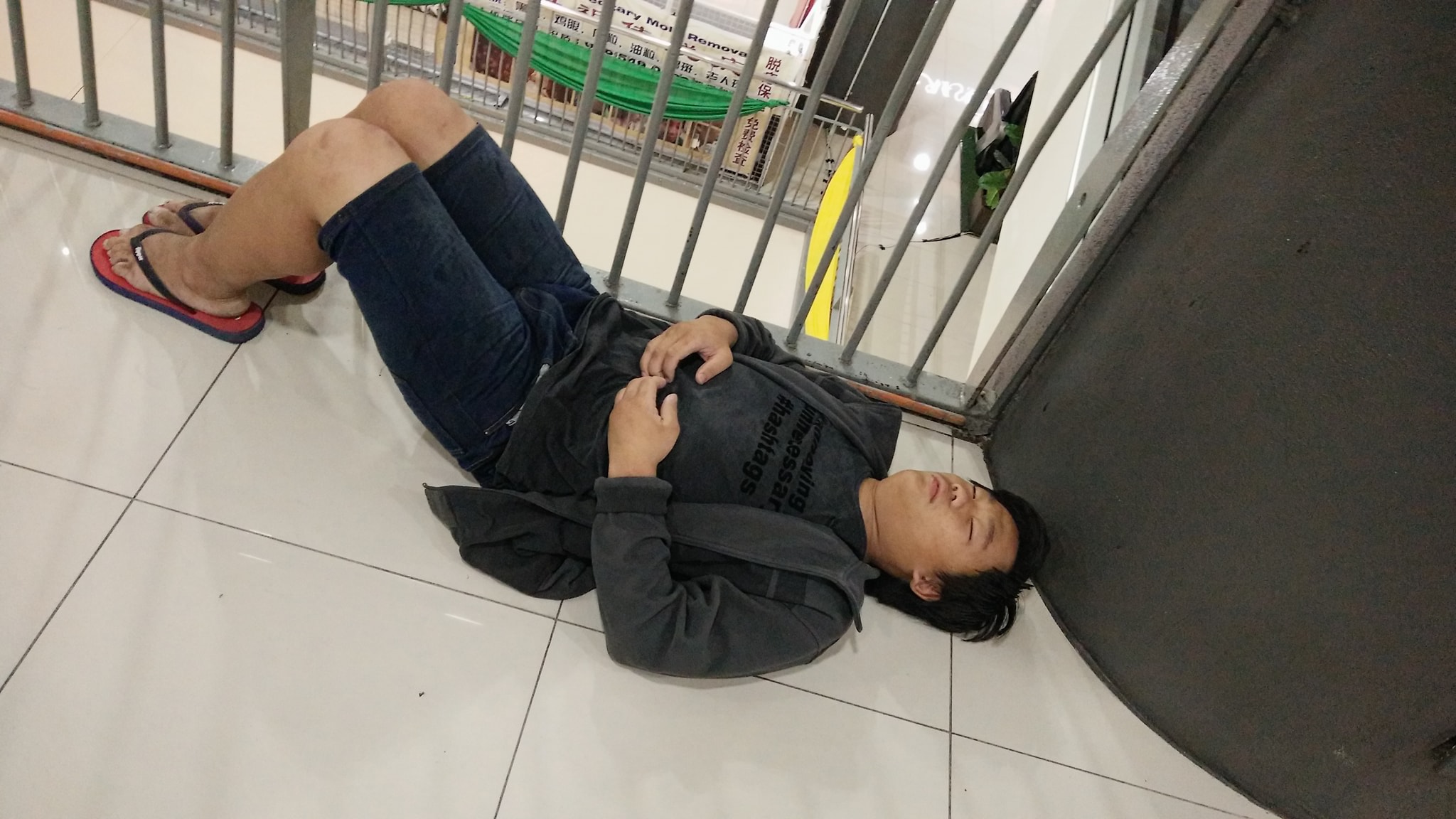 Malaysian Guy Pretends to Faint at Random Places Just to Get Free Food ...