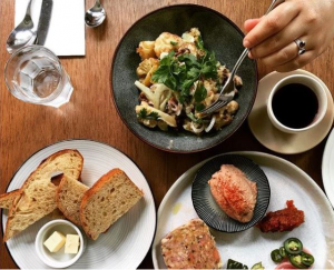 7 Makan Places Malaysians Can Stuff Their Faces With a Christmas Feast ...