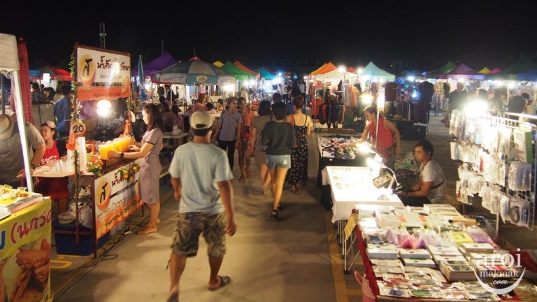8 Awesome Night Markets in Bangkok You Must Visit For a Complete ...