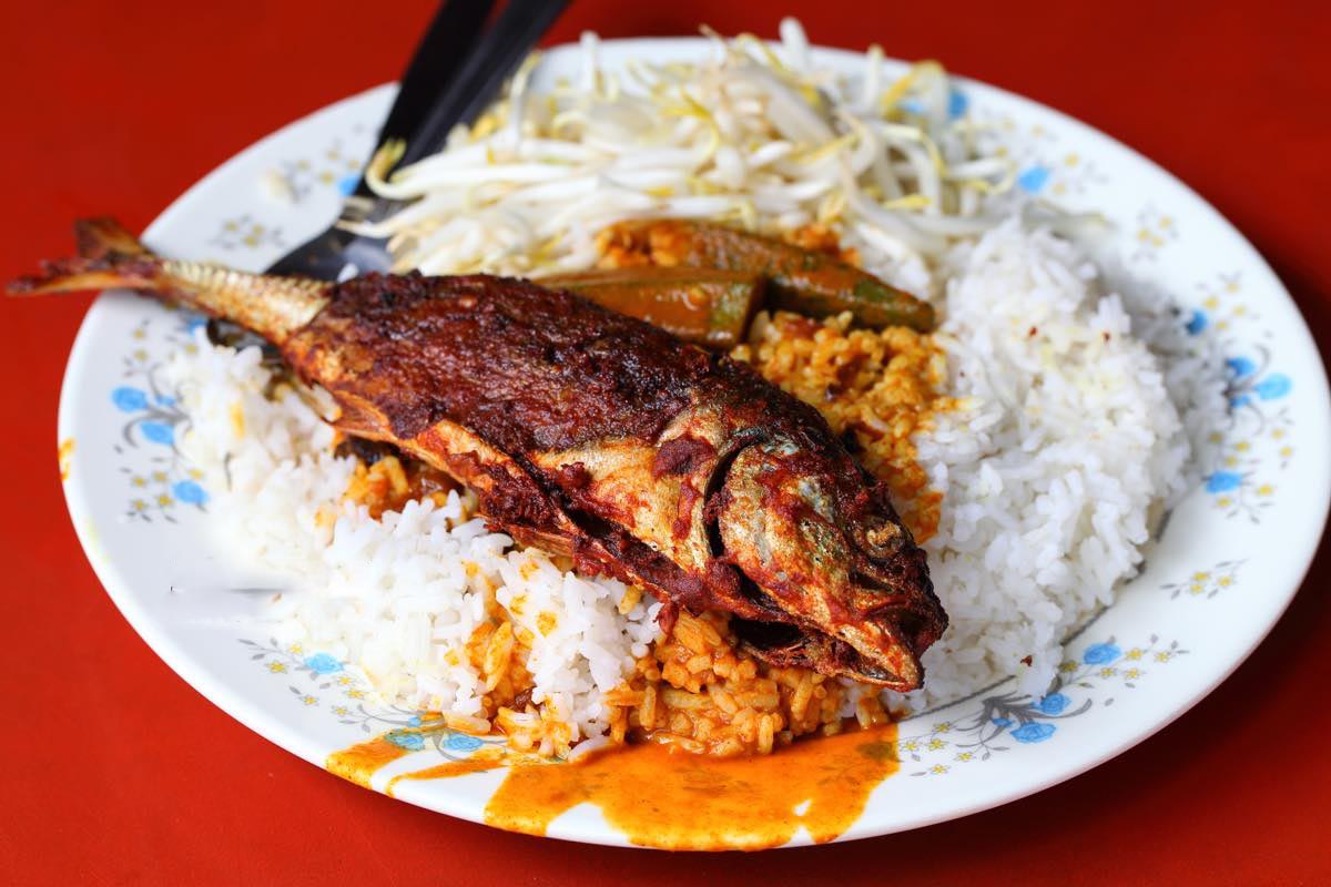 This Bangsar Stall Serves a Plate of Rice, Chicken & Vegetables for As ...