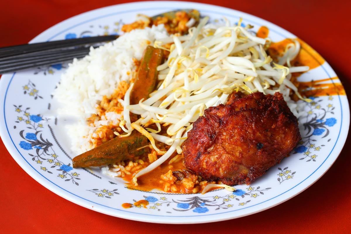This Bangsar Stall Serves a Plate of Rice, Chicken & Vegetables for As ...