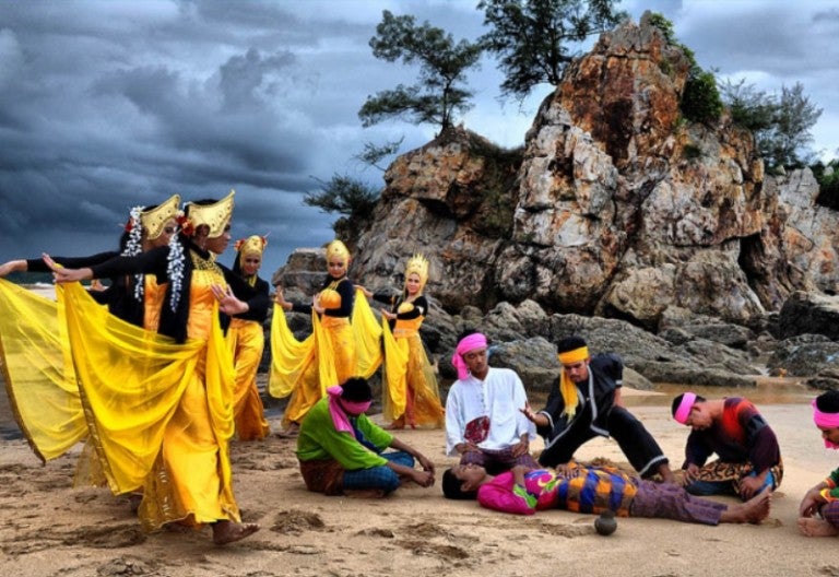 Forget Disney Princesses, Here Are The Puteri of Malaysian Folklore ...