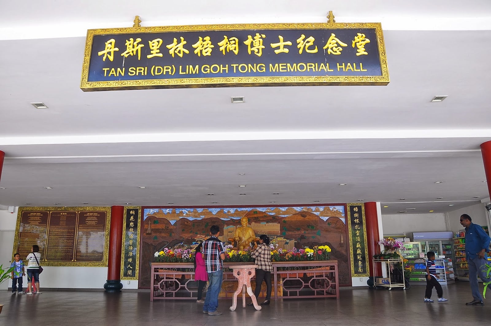 Man Shockingly Rams Pickup Truck into Lim Goh Tong Memorial Hall in ...