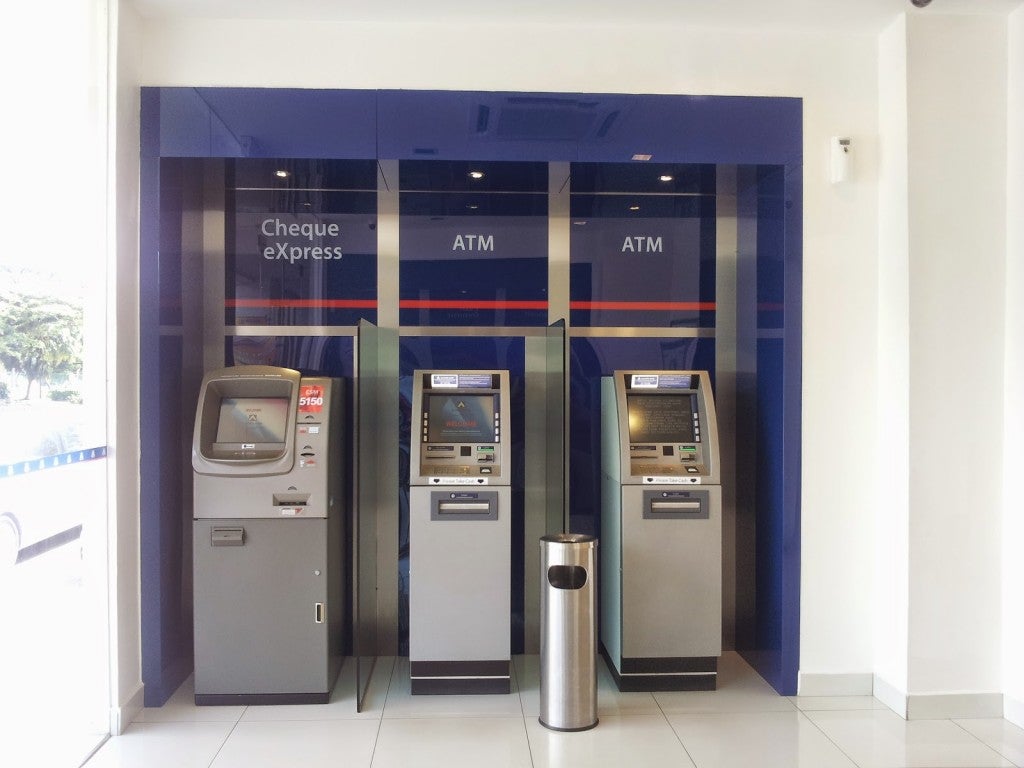 Here's How Malaysians Can Withdraw Money From ATMs Overseas - WORLD OF BUZZ