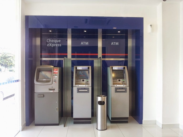 Here's How Malaysians Can Withdraw Money From ATMs Overseas - WORLD OF BUZZ