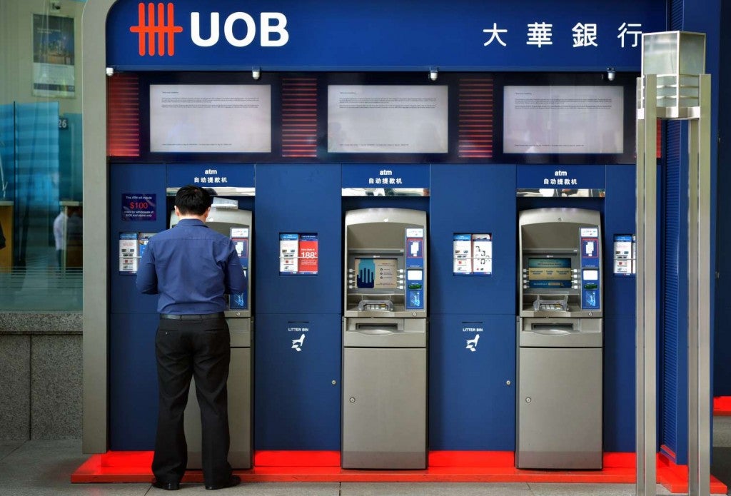 Here's How Malaysians Can Withdraw Money From ATMs Overseas - WORLD OF BUZZ