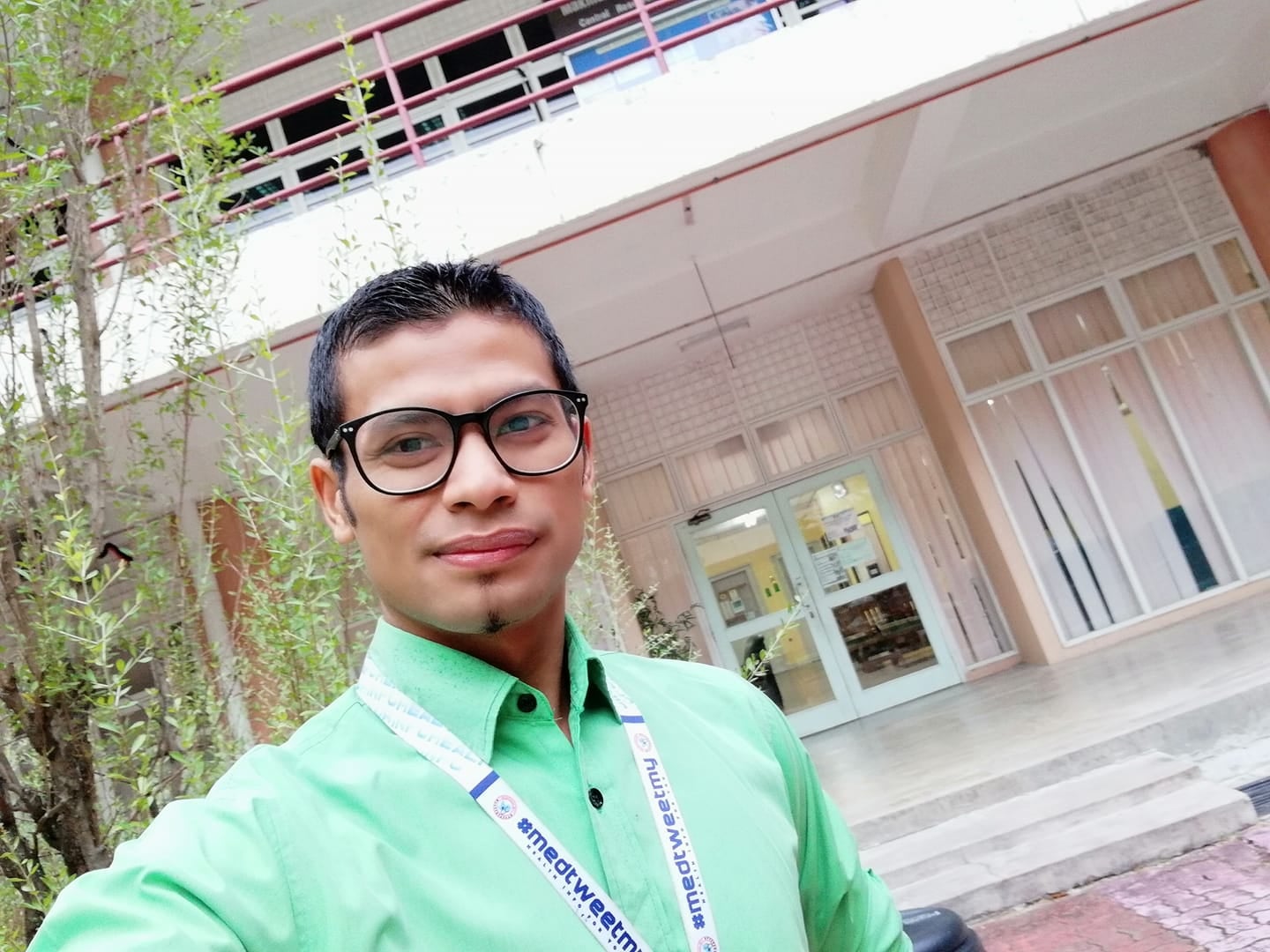 Here's What You Should Do When A Bug Horrifically Gets Stuck in Your ...