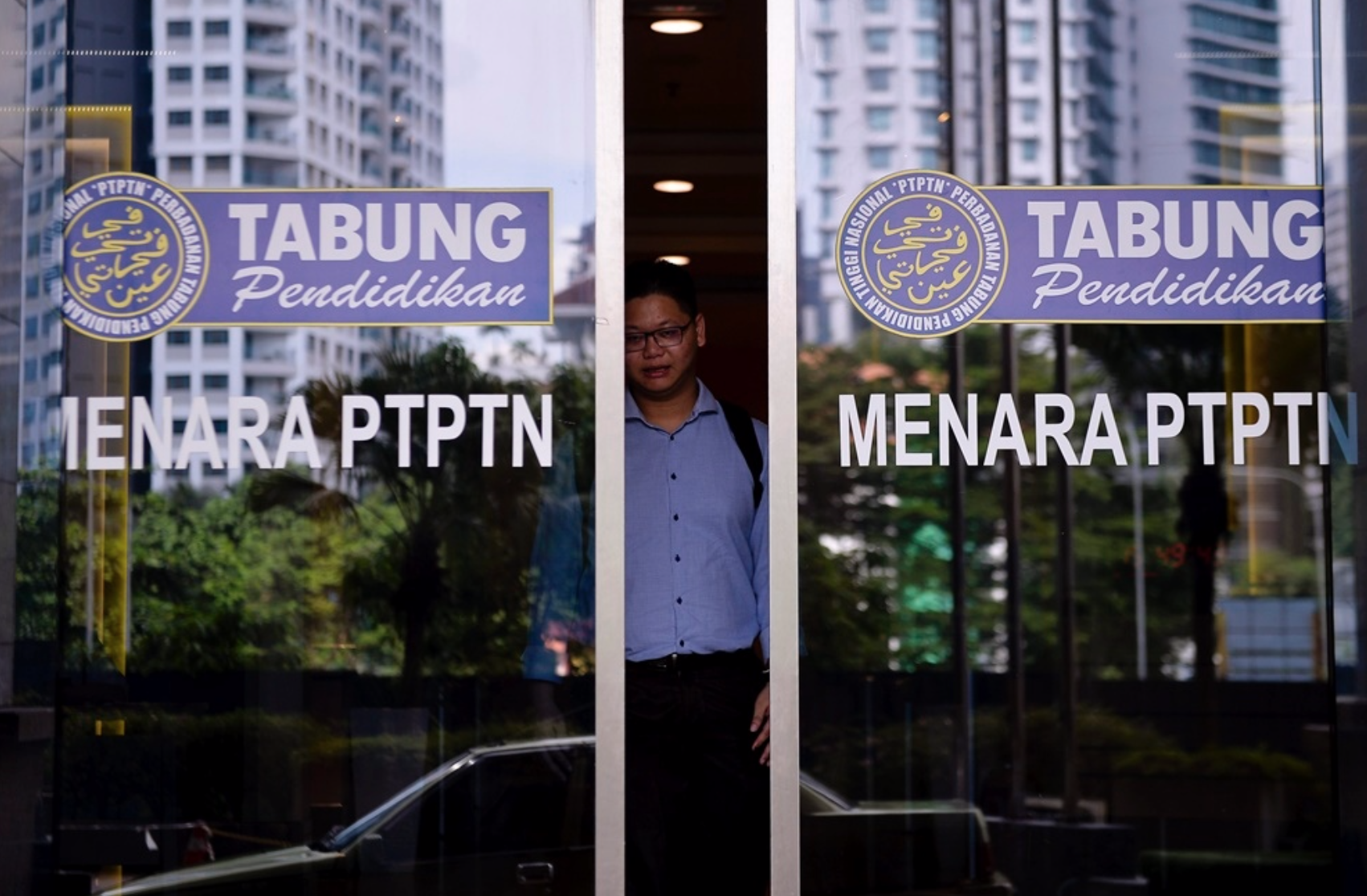 PTPTN Chief: Dear Malaysians, I Seek Forgiveness From You And Promise ...