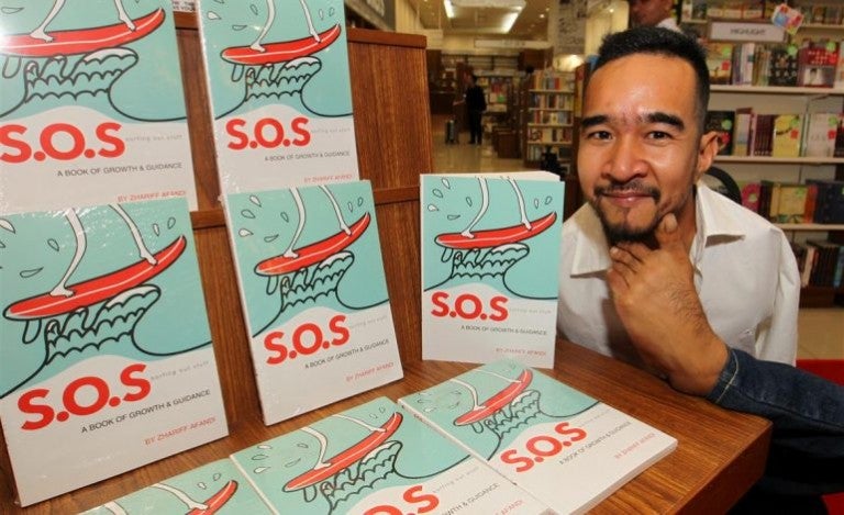 This M'sian Man Born Without Hands Releases First Book About His ...