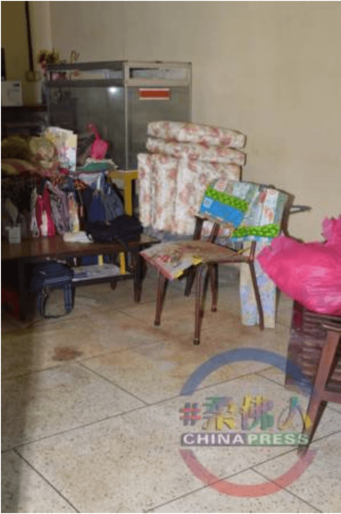 40yo Man Lived with His Mother's Decomposing Corpse for 4 Months in ...