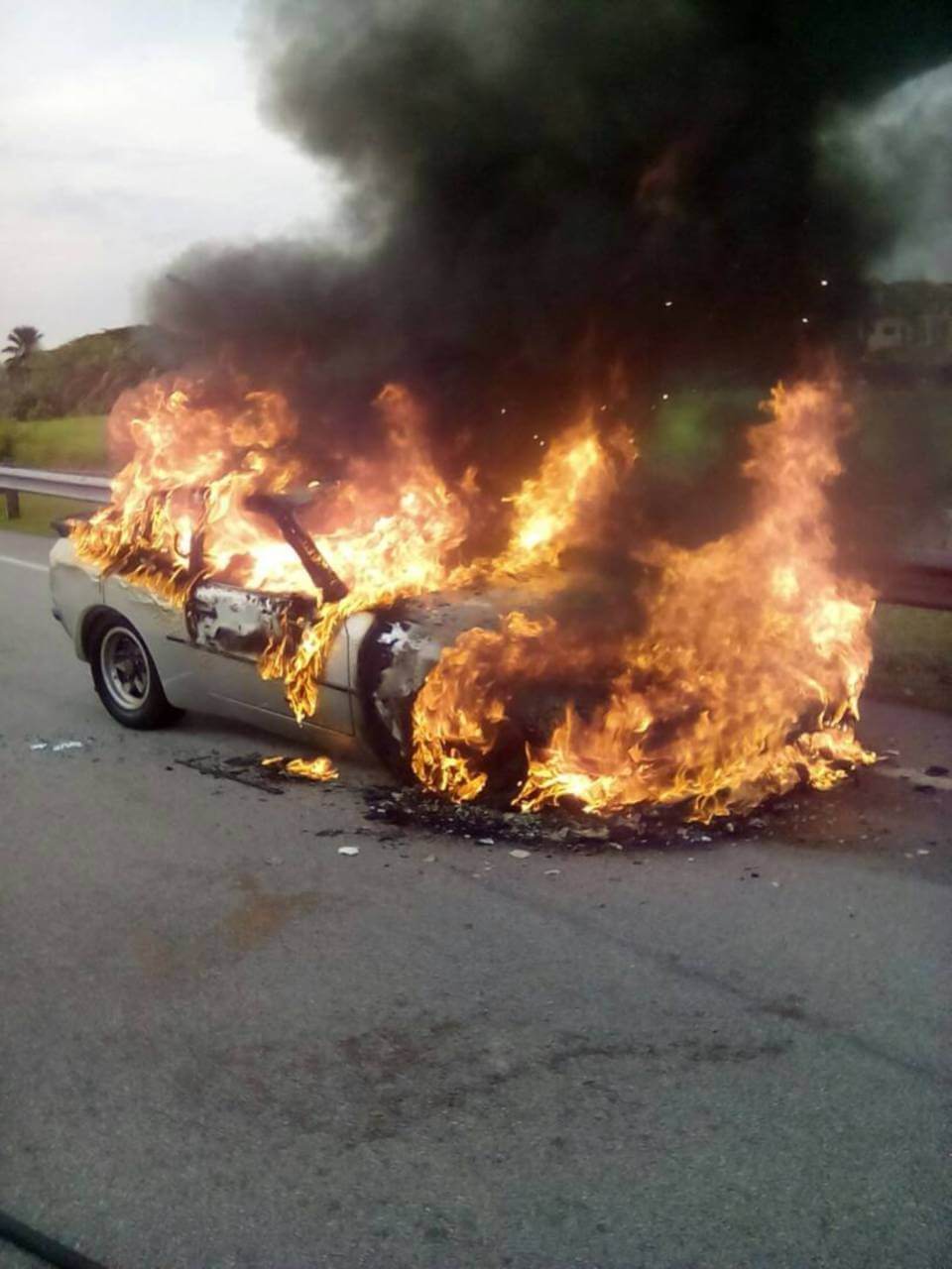 Warning: Leaving a Water Bottle Inside Your Car During a Hot Day Can ...