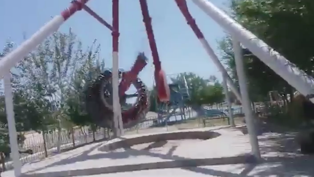 19-Year-Old Girl Dies After Theme Park's 360-Degree Swing Ride Breaks ...