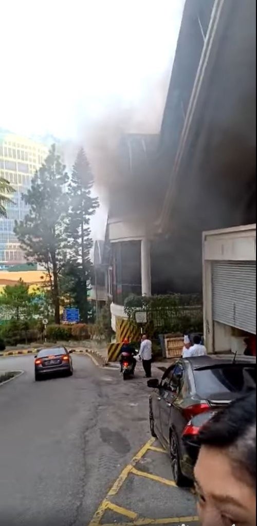 Viral Videos Show Fire Breaking Out in Genting and Visitors Being ...