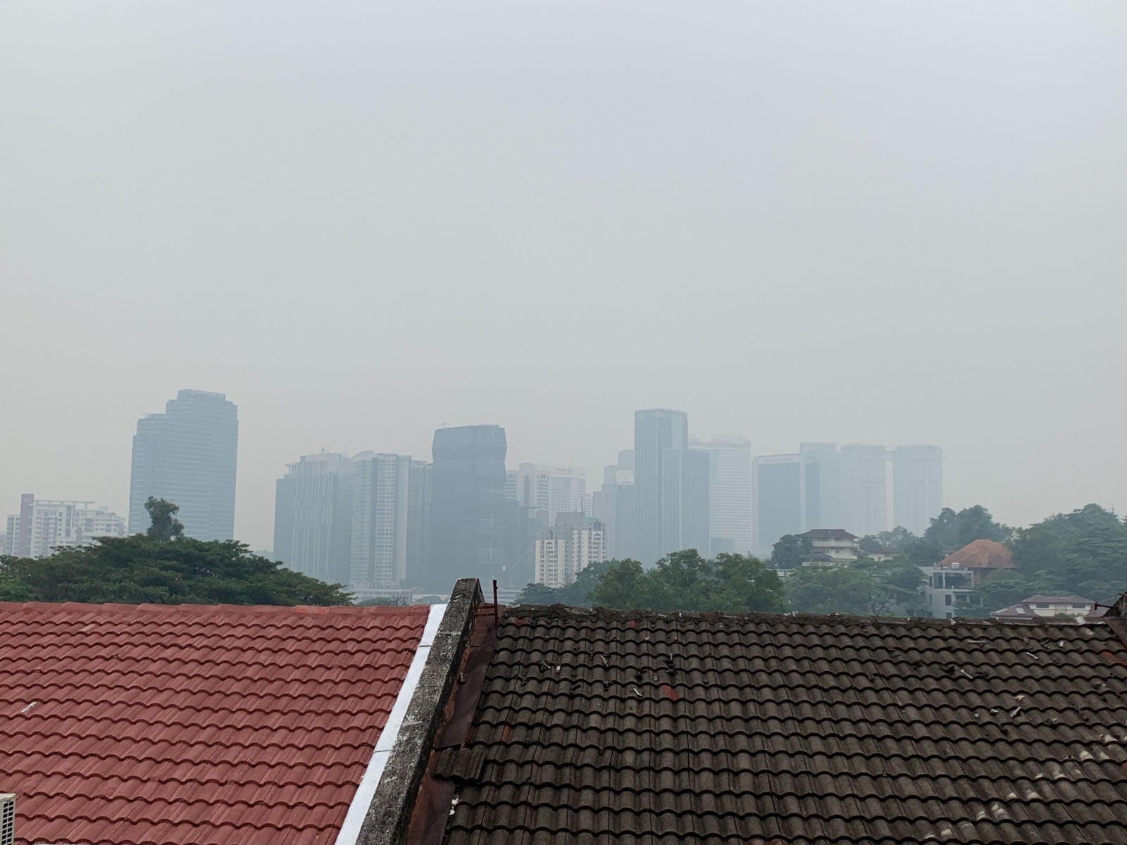 [Photos] The Haze Is So Bad in Malaysia That Even KL Tower & KLCC Are ...
