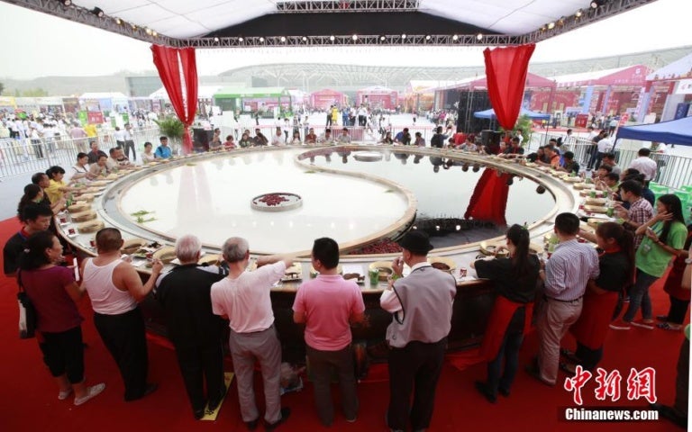 The World's Largest Hotpot Can Hold 2,000kg of Soup & Fit 56 People At ...