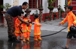 13yo M'sian Boy Saves Burning Longhouse, Says He Learned How To Use ...