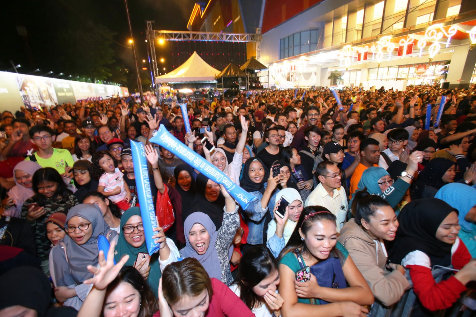 Study: Going to Concerts Every 2 Weeks Can Extend Your Life Expectancy ...