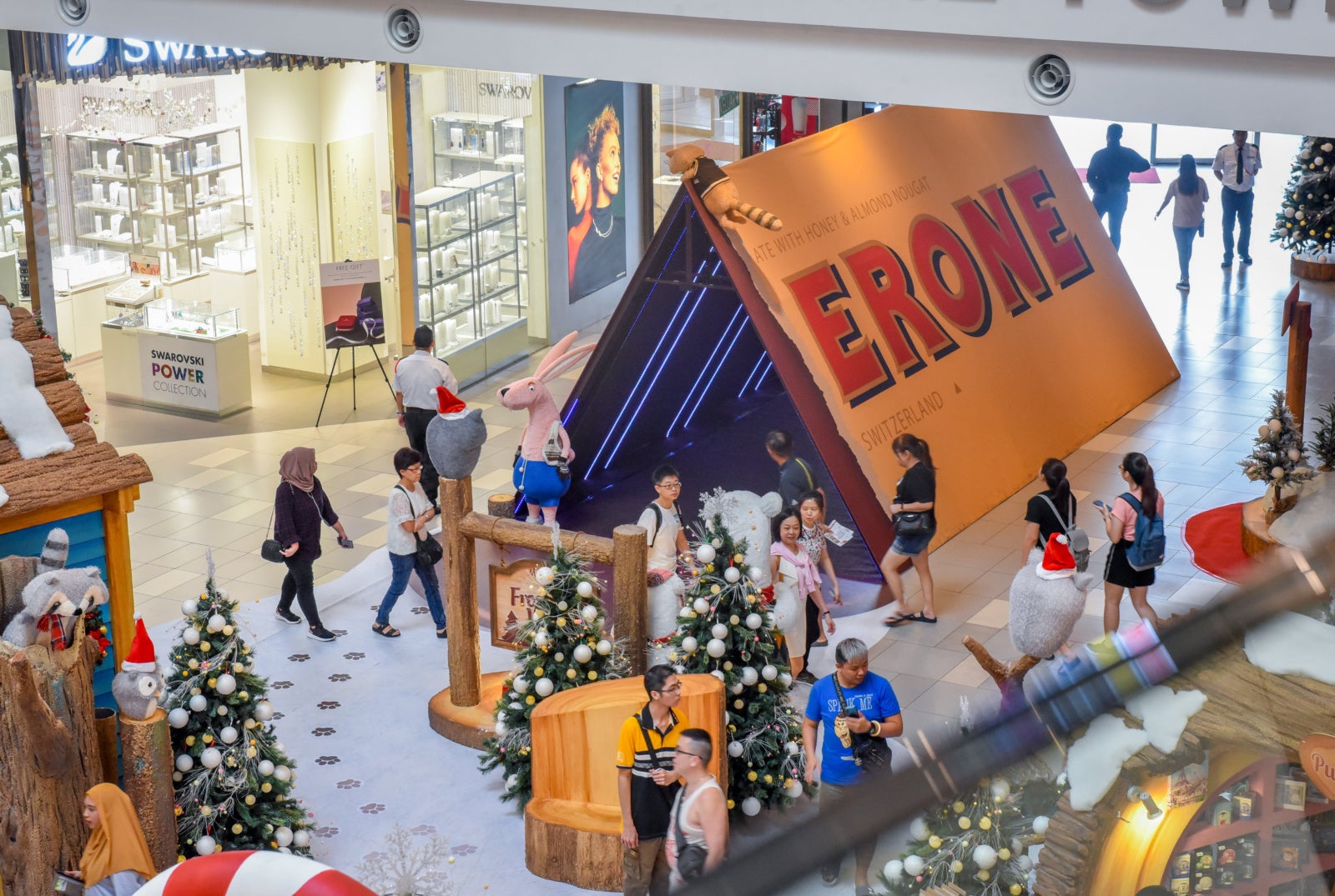 Winter is Coming To This Mall with Snow and The Largest Christmas ...