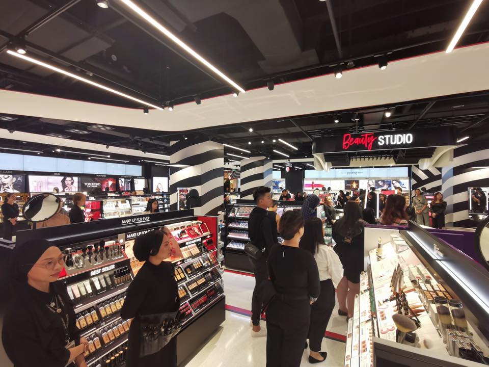 The World's Largest Sephora Store Is In KL & It Has 2 Storeys Full of ...