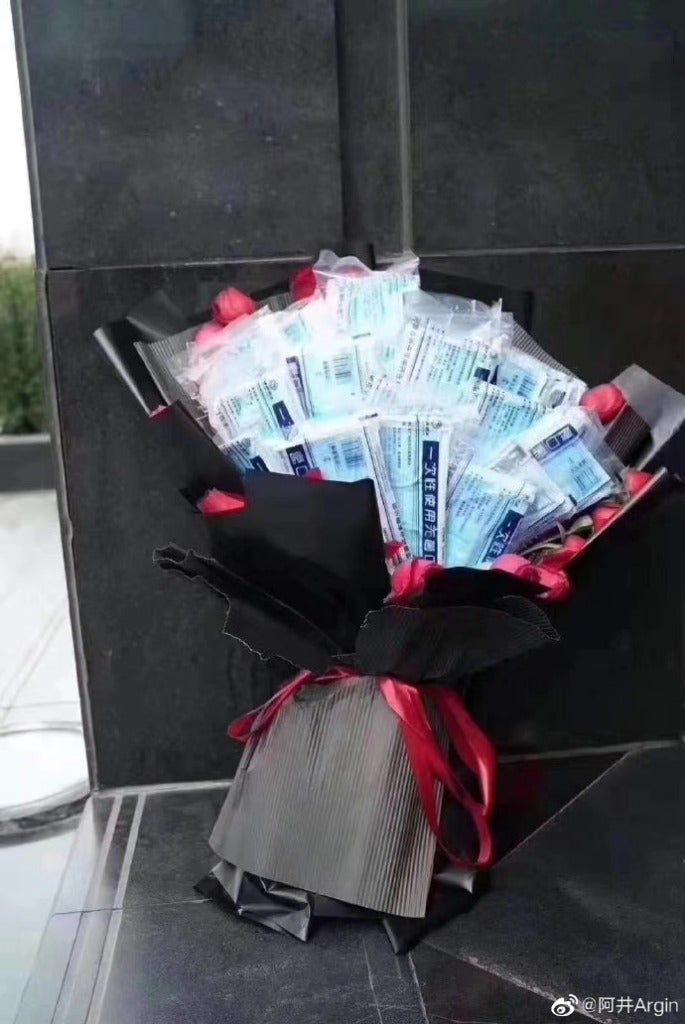 People Are Gifting Face Mask Bouquets To Their Partners This Valentine ...