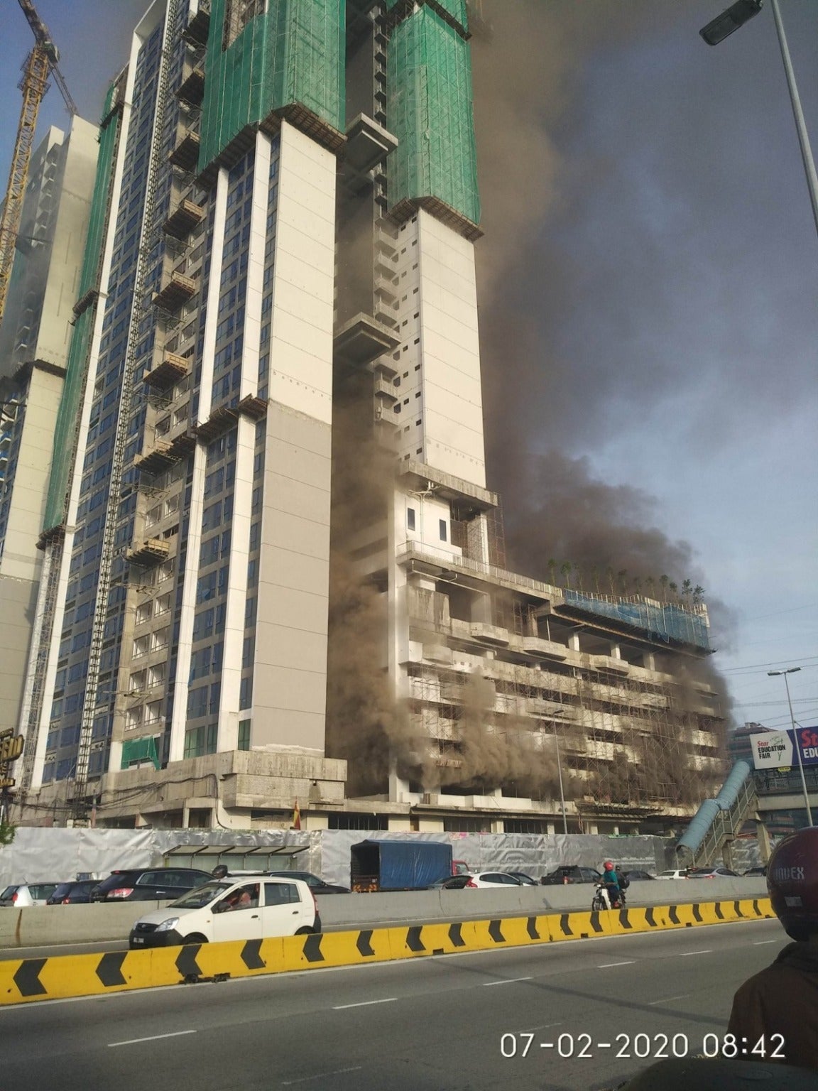 Under Construction Building in Subang Becomes Tower of Smoke Due to ...