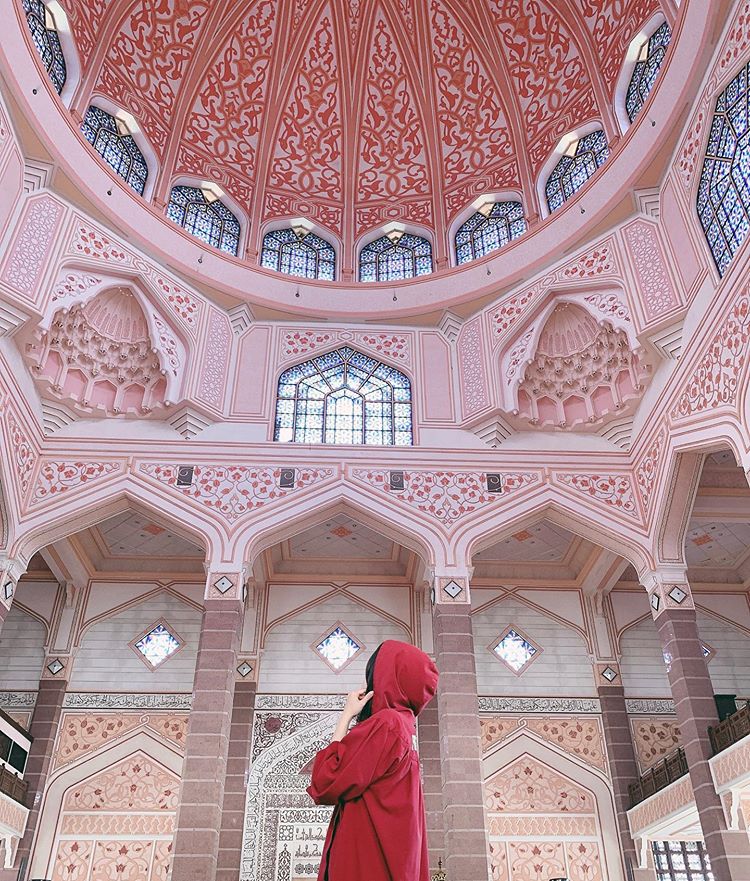 This Pink Mosque in Malaysia Is The New Insta-Worthy Spot & It's ...