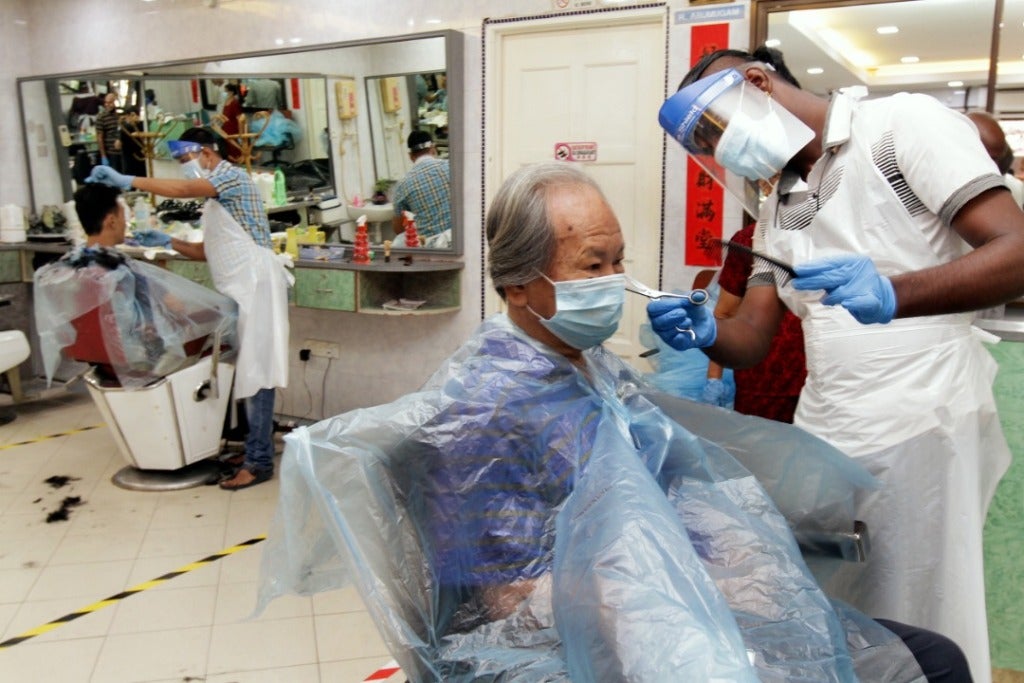 This M'sian Barbershop Cut 120 Customers' Hair In Just 2 Hours With ...