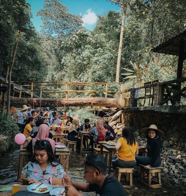 This Restaurant In Ampang Lets You Dine In A River Surrounded By ...