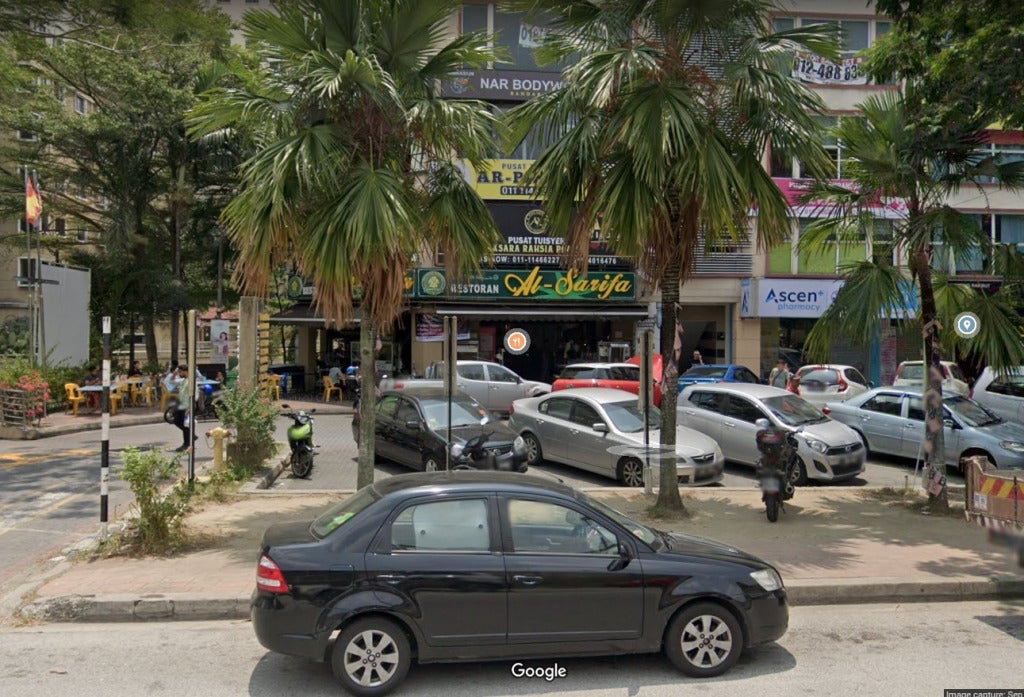 Gym Coach From PJ Punched & Kicked Mamak Waiter For Serving Him ...