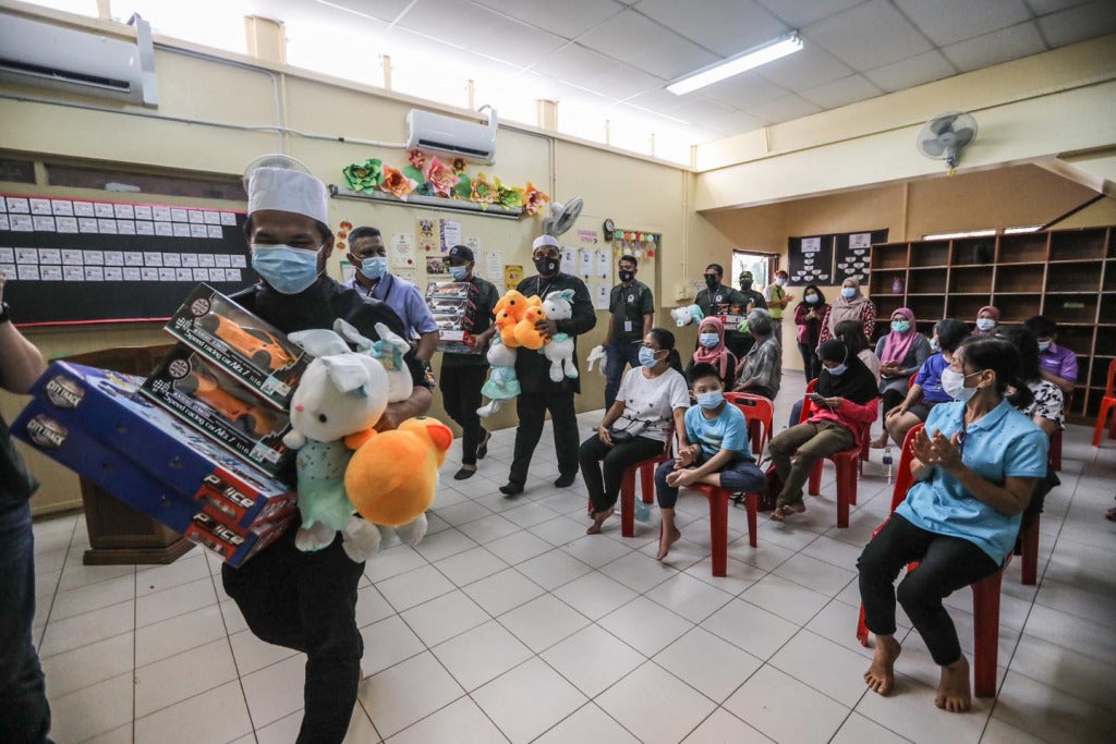 "We're from different religions but we're family" Ebit Lew Donates Toys ...