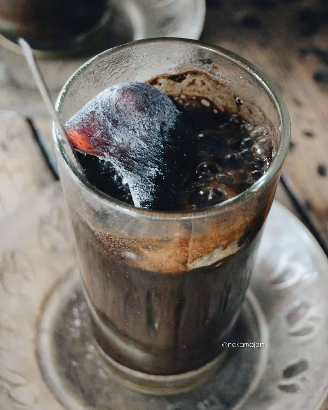 Charcoal & Coffee? Why Having Strong ‘Kopi Joss’ On An Empty Stomach ...