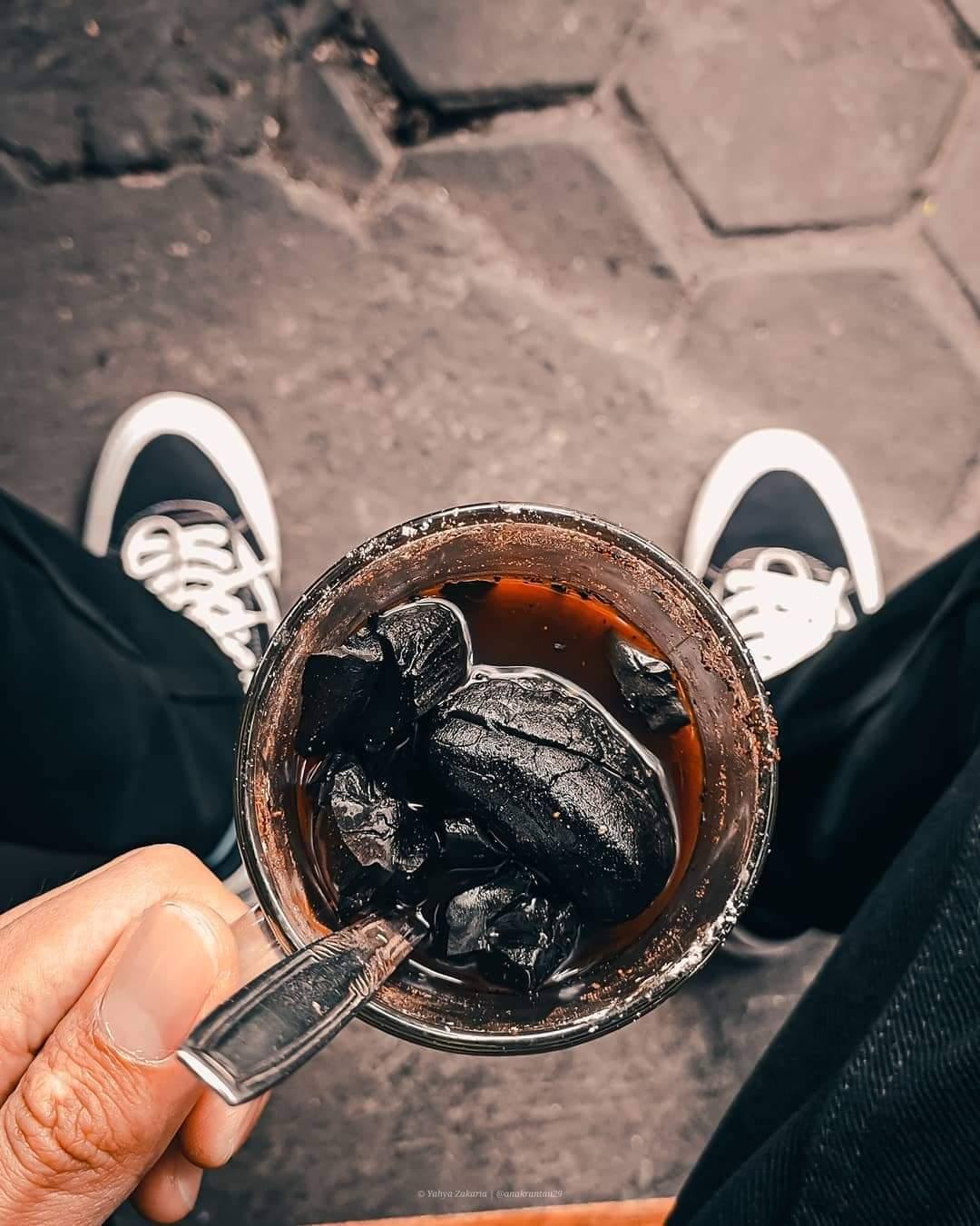 Charcoal & Coffee? Why Having Strong ‘Kopi Joss’ On An Empty Stomach ...
