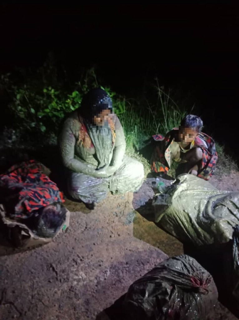 Firefighters Rescue A Woman & 3 Children Trapped In Mud As They Tried ...