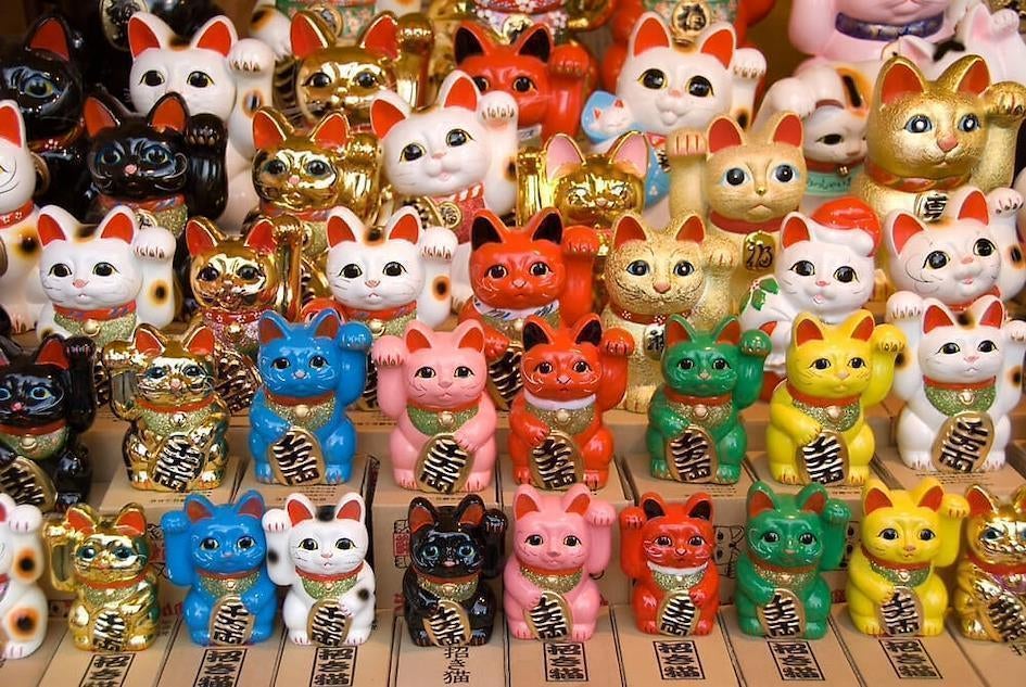 Fortune Cat With Buff Muscular Arm Is On Sale To Bring You Extra 'Ong ...
