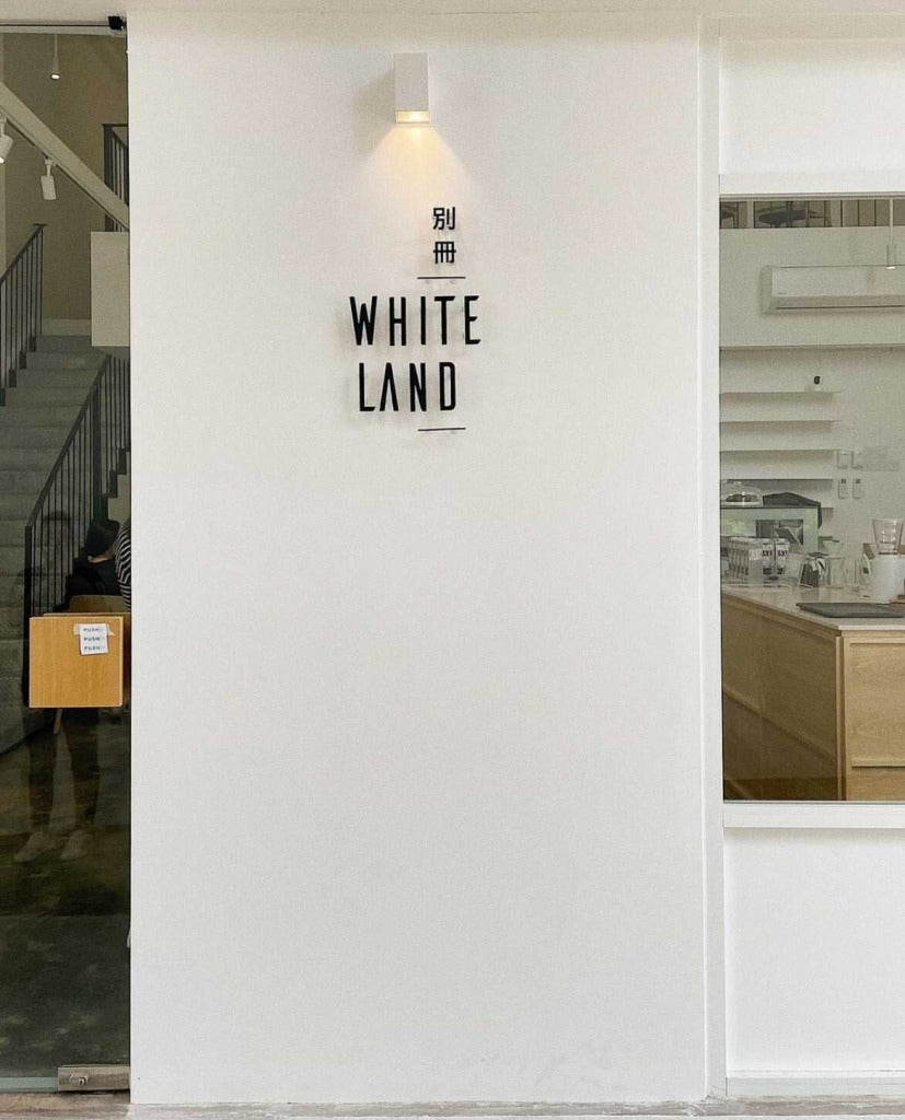 This Unique All-White Cafe Is One Of The Best Bagel Spots For Brunch In ...