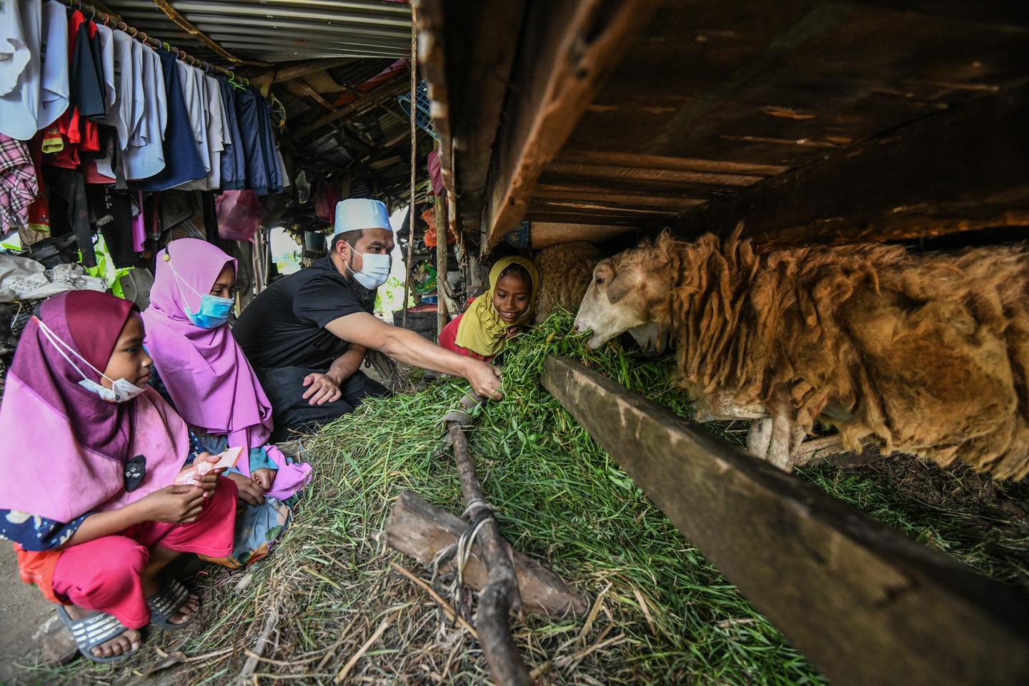 Family With Five Children Live In Rotten House On The Verge of ...