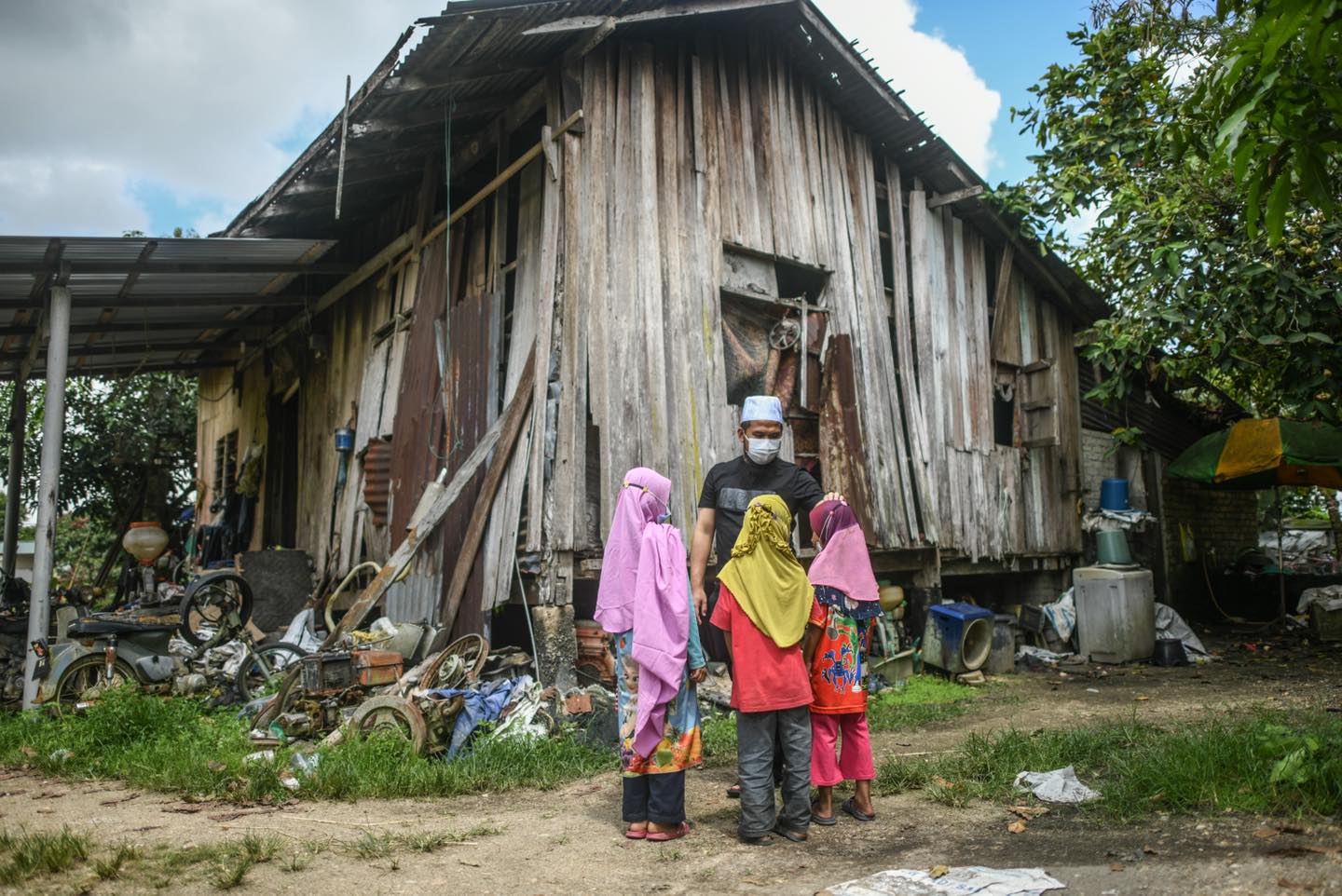 Family With Five Children Live In Rotten House On The Verge of ...