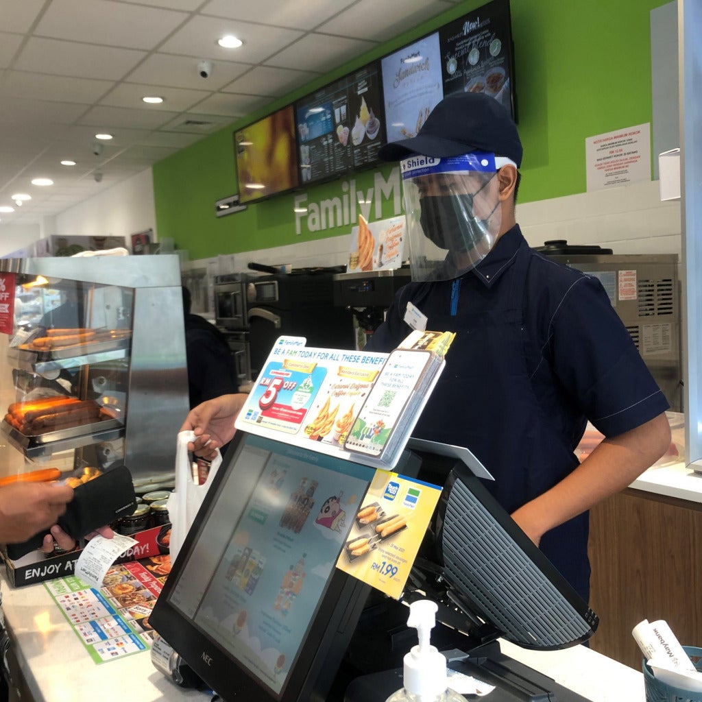 M'sian Advises Fresh Grads That Working In Family Mart Is Better Than ...