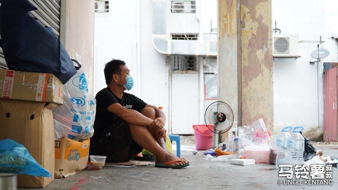 "Bitten by rats" Couple In KL Sleeps On Streets After Getting Evicted ...