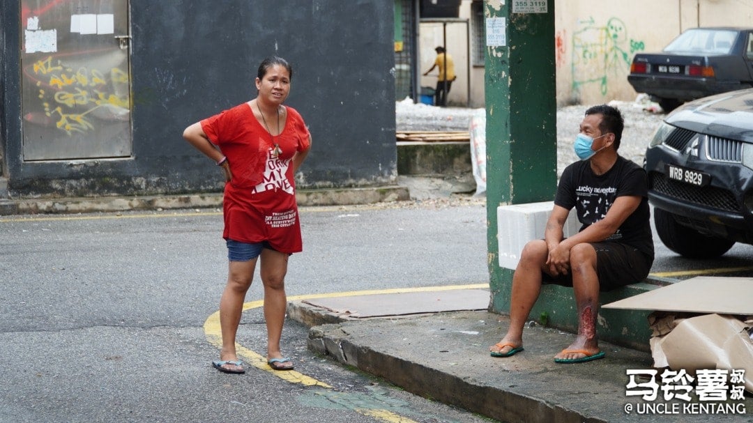 "Bitten by rats" Couple In KL Sleeps On Streets After Getting Evicted ...