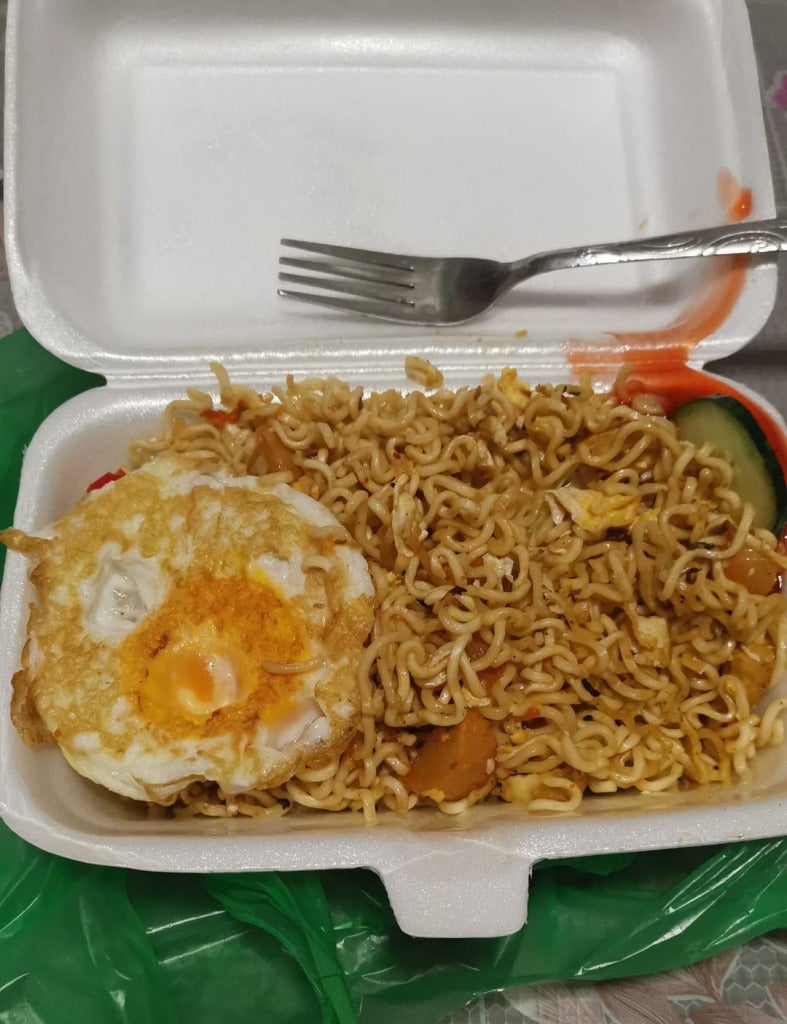 "I didn't know" M'sian Man Shocked After Receiving Red-Coloured Maggi ...