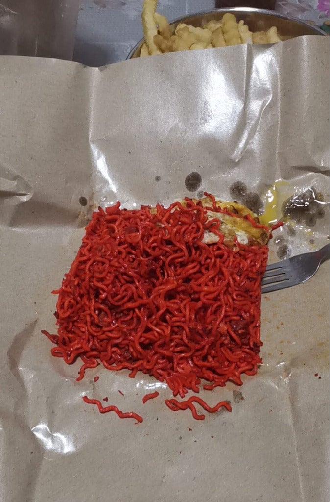 "I didn't know" M'sian Man Shocked After Receiving Red-Coloured Maggi ...