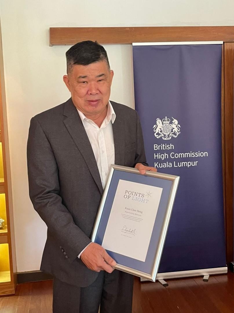 "This award belongs to the potato family" Uncle Kentang Receives ...