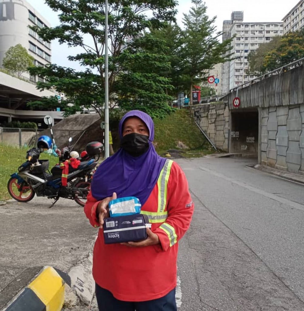 This Organisation Gives Out Sanitary Pads To Women Who Need It But Can ...