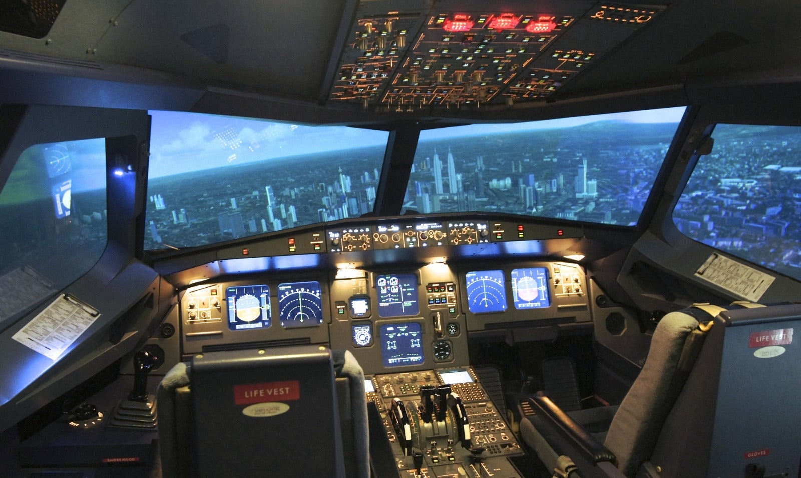 Always Wanted To Pilot A Plane? This Flight Simulator At Subang Airport ...